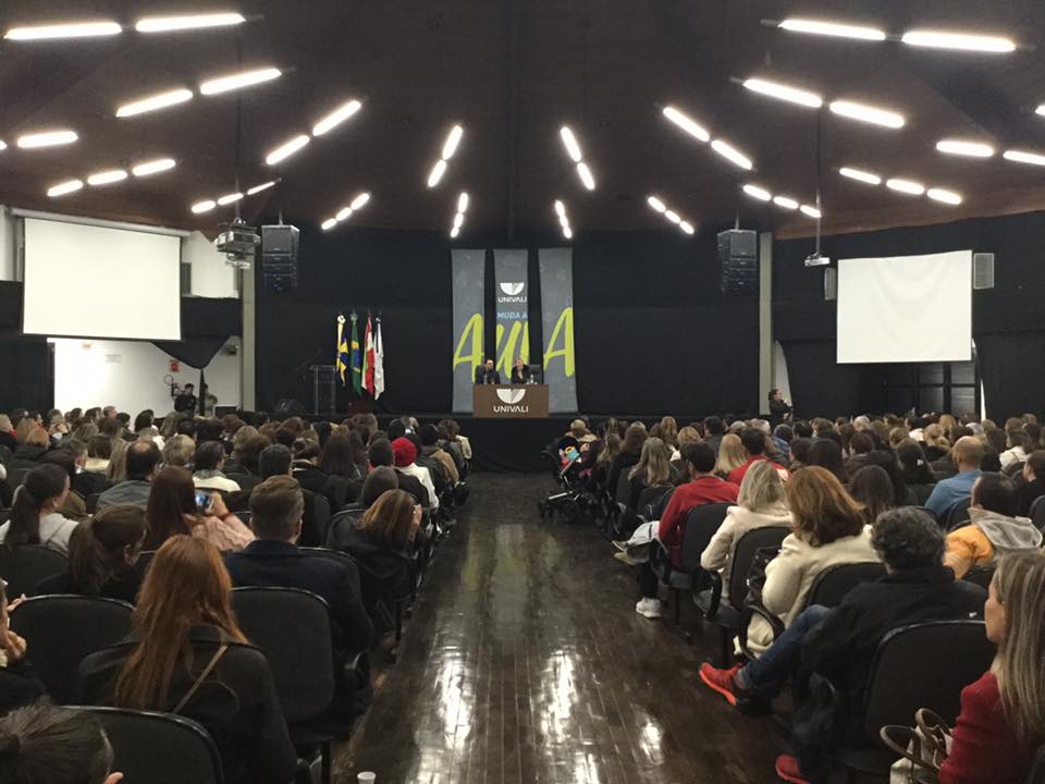 Rossandro Klinjey palestra sobre o crescimento saudável das novas ...